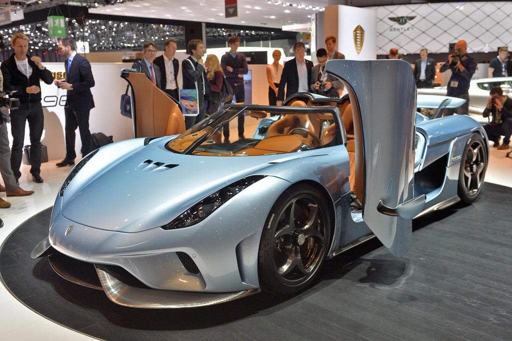 Koenigsegg Regera Hybrid Megacar Likes Soft Music, Hates Losing Races ...
